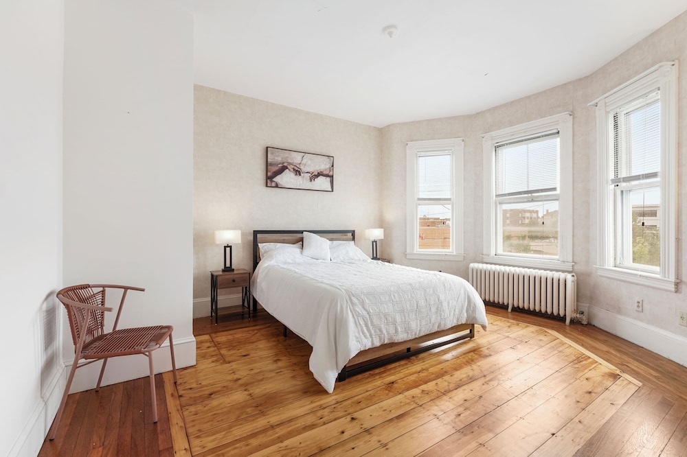 Charming New England Style Apartment 6 Mi To Downtown Boston, 4 Mi To Airport - Revere, MA