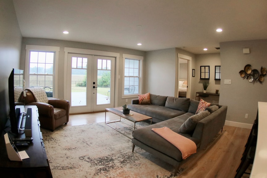 Modern 3-bed Farmhouse Ac, Wifi - Terre Haute, IN