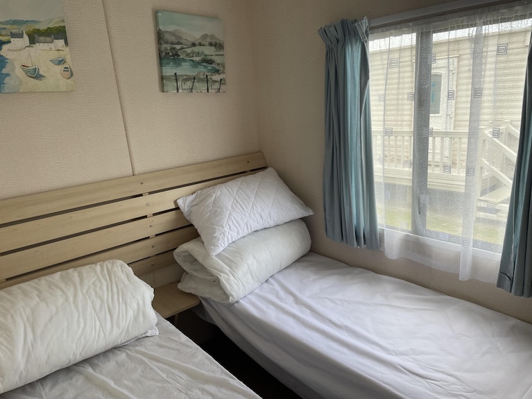 4 Bed Lodge Sleeps 8 - Pet Friendly, Parking - Skegness