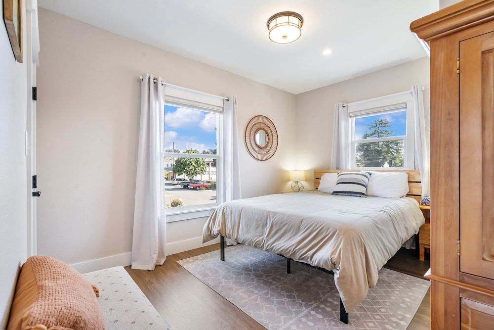Historic, Restored Home - Downtown Newberg - Sokol Blosser Winery, Dayton
