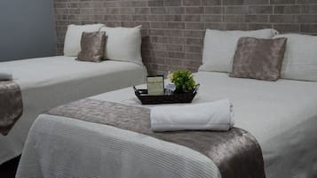Estúdio luxo, 2 camas de casal, vista para o jardim | 1 quarto, escrivaninha, espaço de trabalho para notebook