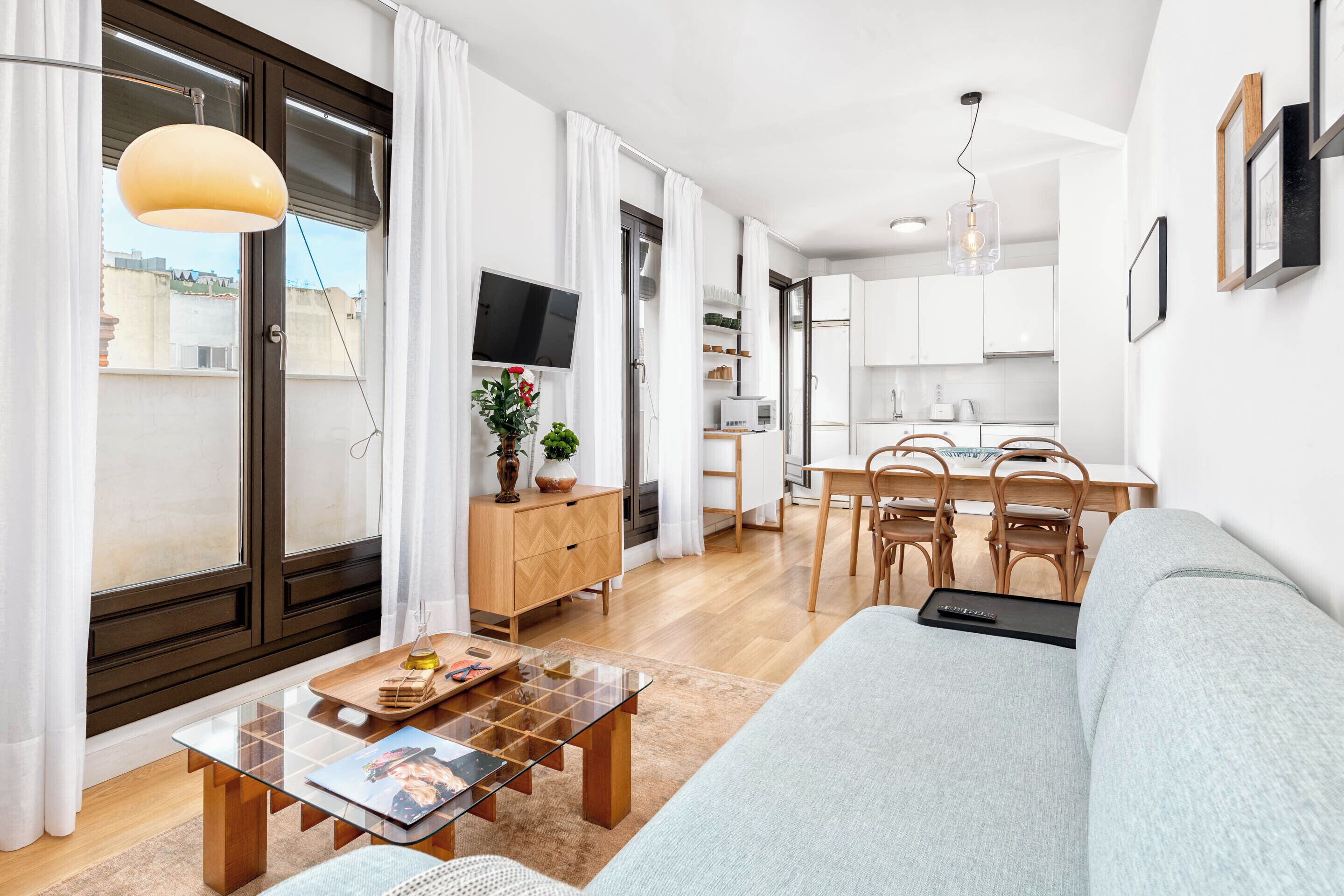 Cobertura superluxo, 2 quartos, vista para a cidade | Área de estar | TV LCD 50 polegadas com canais a cabo