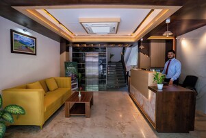 Área de estar no saguão