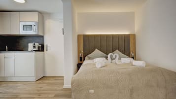 Quarto Quádruplo Comfort | Com decoração personalizada, com mobília individualizada, secretária