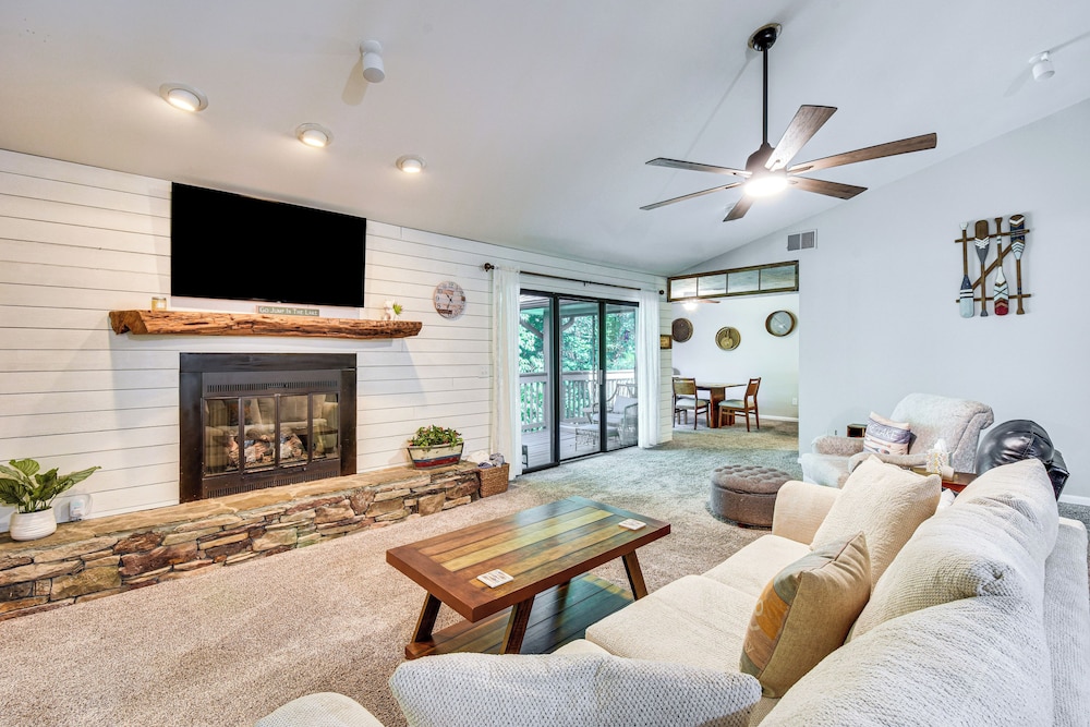 Marina Villa Condo At Lake Keowee W/ Fireplace - Clemson