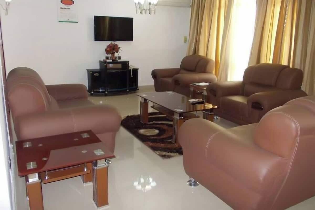 Quarto família, sacada, vista para a cidade | Escrivaninha, espaço de trabalho para notebook, Wi-Fi de cortesia