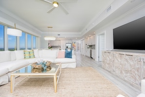 Condo, 4 quartos | Área de estar
