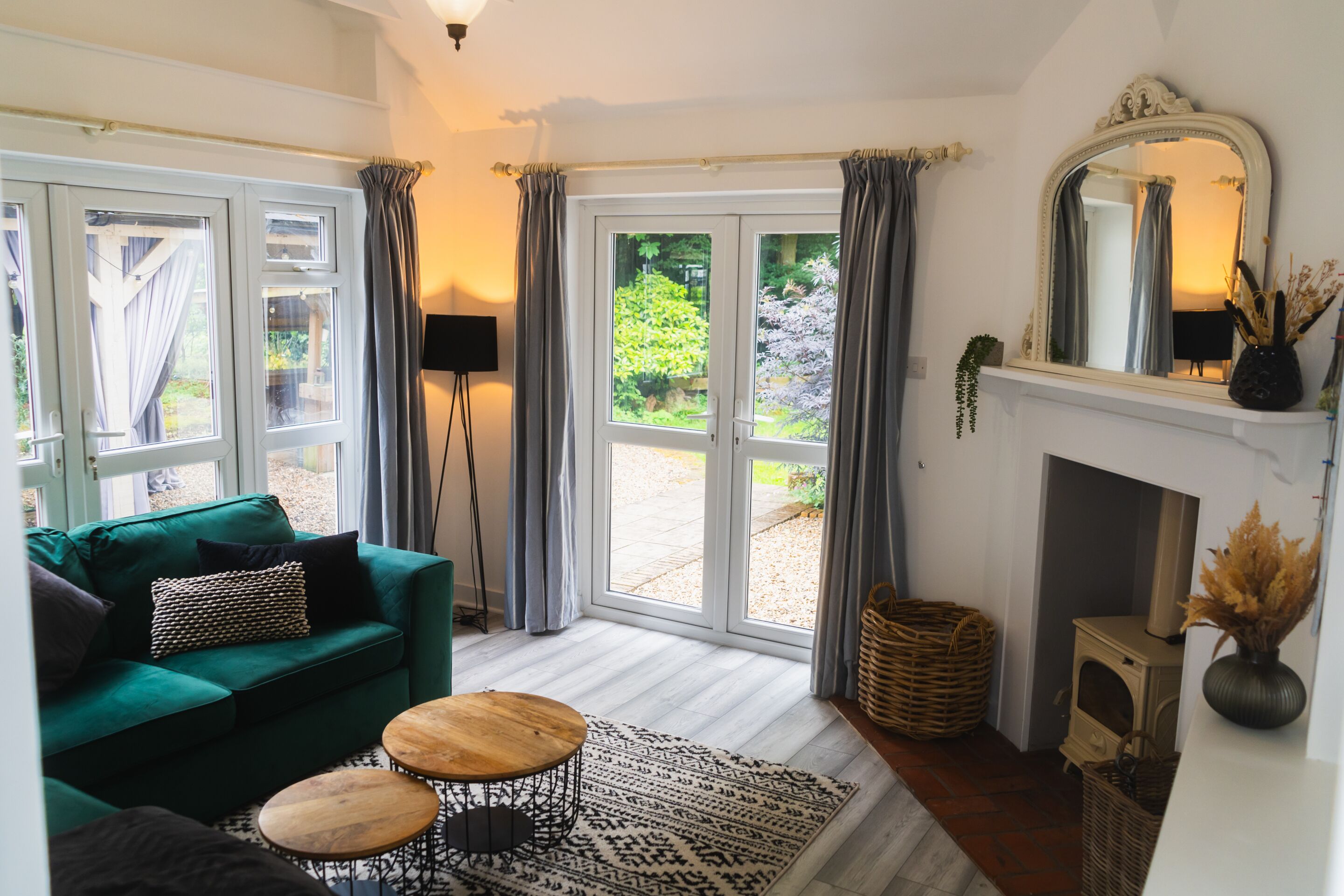 The Hideout House By Tas | Luxury Holiday Home - Stevenage