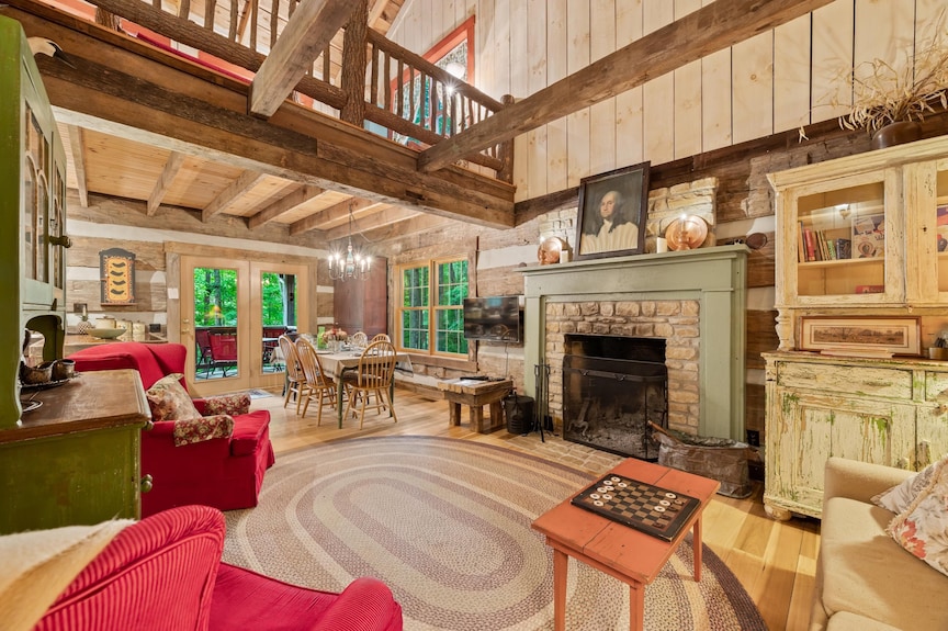 Nostalgic Log Cabin With Antique Furnishings. Pet-friendly! - Brown County, IN