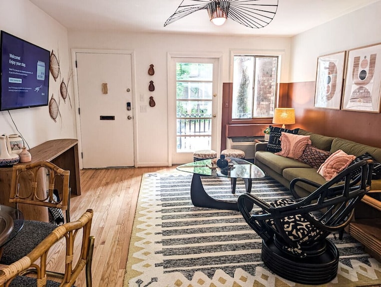 The Tiki Suite | 2br 2ba | Newly Renovated! - Columbia, SC