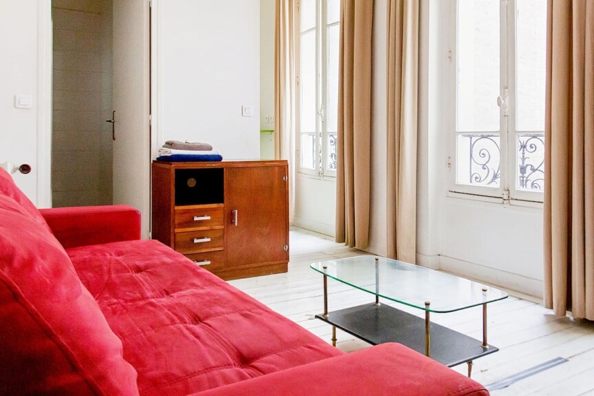 Au Pied De La Butte Montmartre Avec Toutes Sortes De Commerces à Moins De 5 Mins - Suresnes