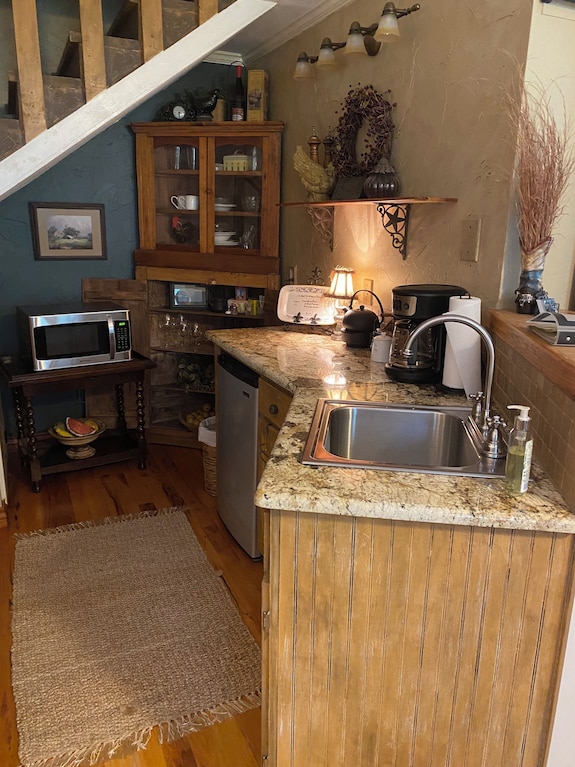 Secluded Country Cottage In The Texas Hill Country - Texas