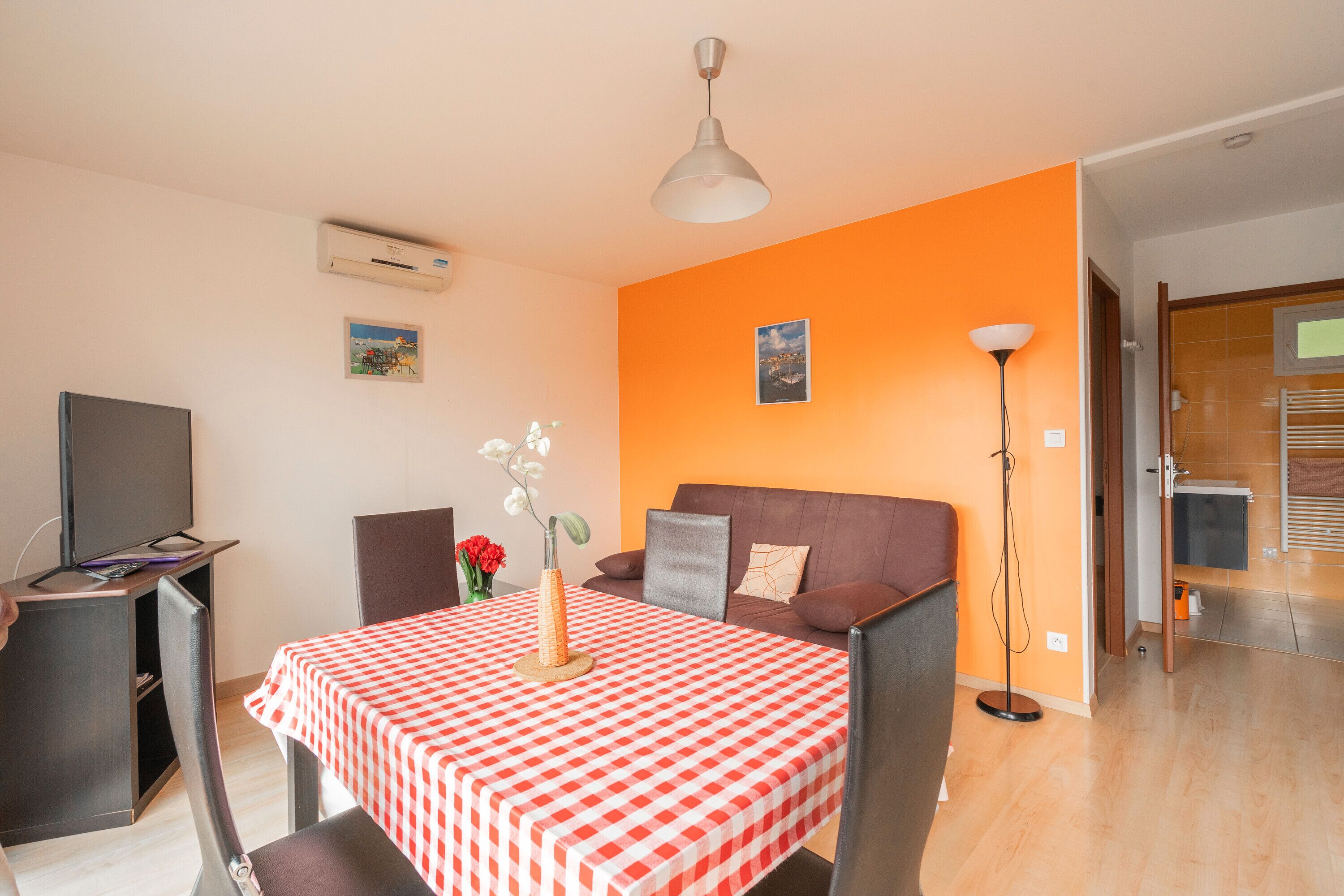 Appartement 'Le Clos Du Champ De L'amour - Saintes' Avec Piscine Privée, Wi-fi Et Climatisation - Jonzac