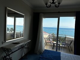 Quarto Duplo ou Twin Standard, varanda, vista para o mar | 1 quarto, minibar, Wi-fi grátis, roupa de cama fornecida 