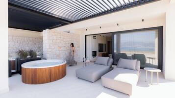 Executive Maisonette with Sea view and outdoor Hydromassage Bathtub | Terraço/pátio interior