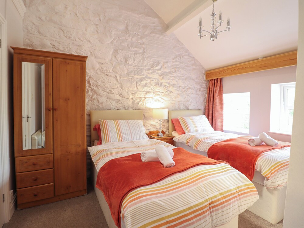 TY LLAETH COTTAGE, pet friendly, with a garden in Tywyn - Tywyn | Vrbo