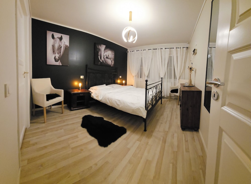 Spacious 6-bedroom Chalet In Welcoming Vama With Wifi - Transylvania