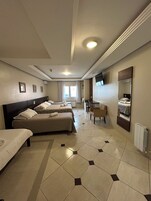 Quarto Familiar, Vista para a cidade | Quartos insonorizados, Wi-fi grátis 