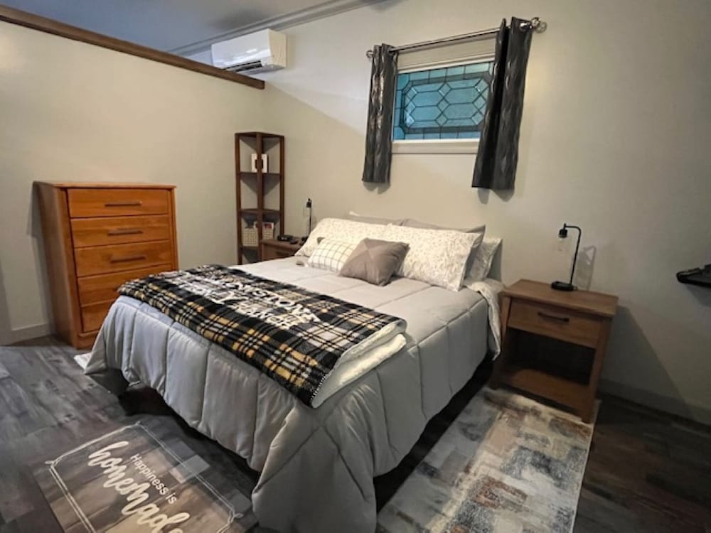 Charming 1-bedroom House With Wifi And Ac In Flat Rock. Quiet And Peaceful. - Burntshirt Vineyards, Hendersonville