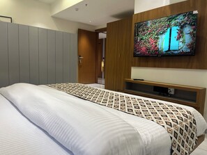 Quarto Premium | Secretária, secretária adequada para computadores portáteis