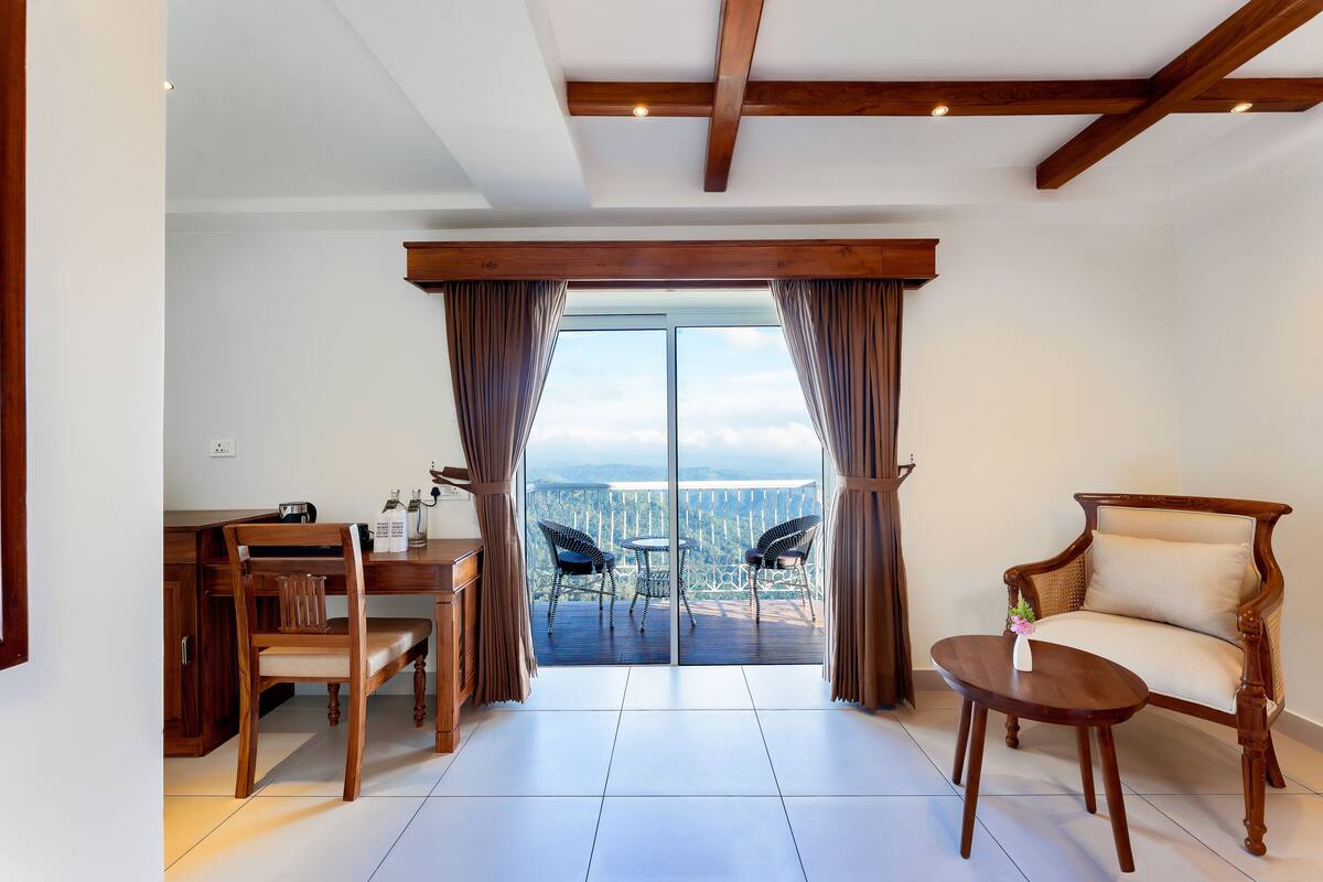 Quarto superluxo, 1 cama King, para não fumantes, banheiro privativo | Roupas de cama premium