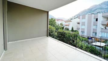 Suite, varanda, vista para a montanha | Terraço/pátio interior