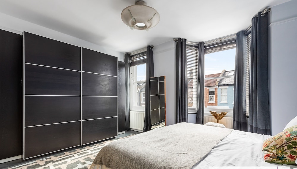 Four Bedroom Family House With Patio Garden, Near Portobello Road, Nottinghill. - London