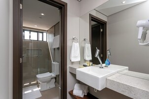 Quarto superluxo | Banheiro | Toalhas de banho