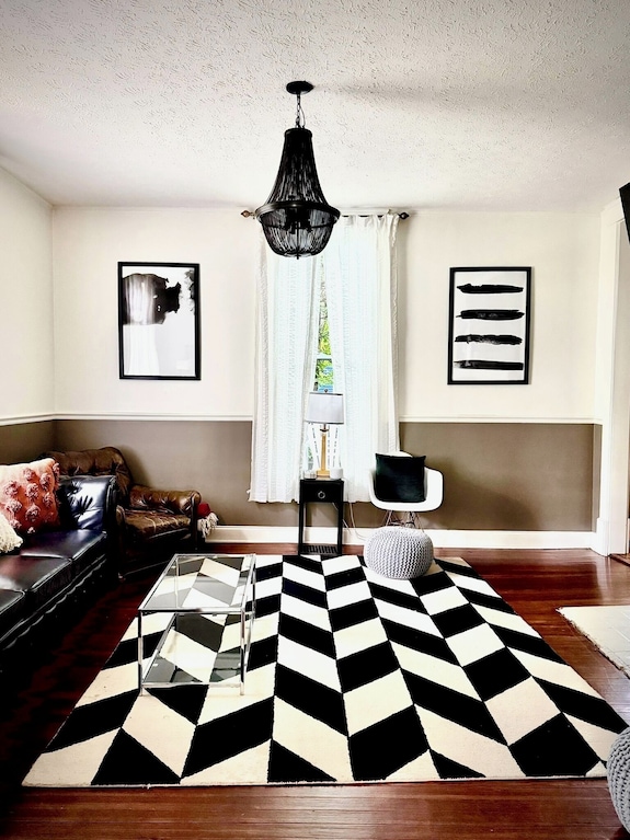 Walk To Dining, Spacious 3br W/ Parking - Nashville