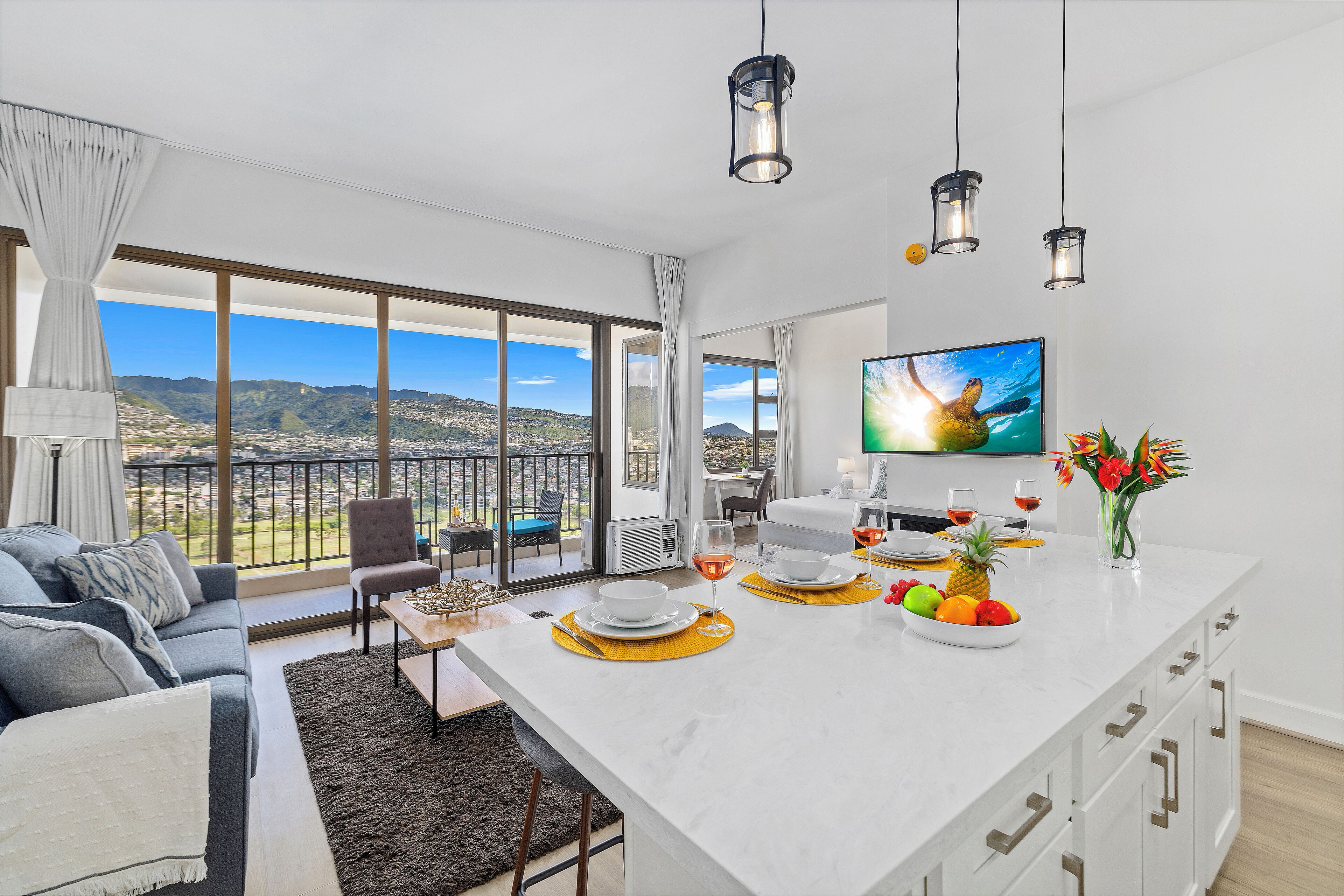 Apartamento, 1 cama king-size e sofá-cama, vista para a montanha (0130) | Refeições no quarto