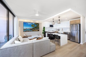 Condo premium, 2 camas Queen, ar-condicionado, vista parcial para o oceano (WB 2105 T1) | Área de estar