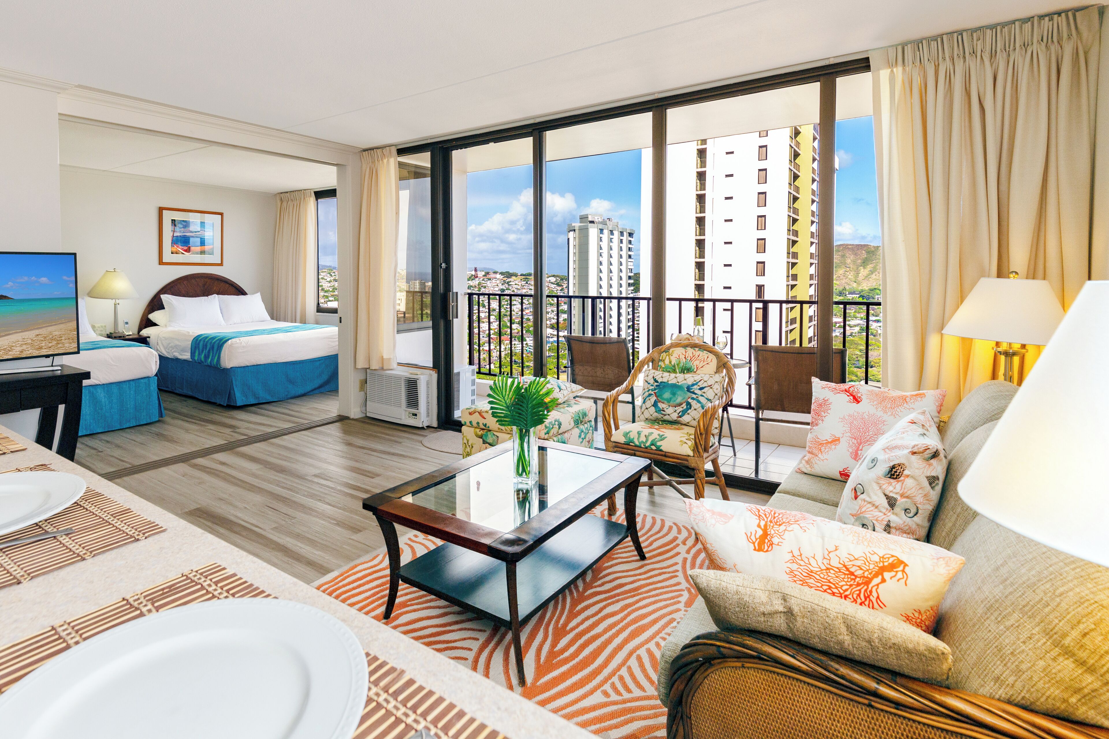 Apartamento Comfort em Condomínio Fechado, 1 quarto, varanda, vista para o oceano (0089) | Sala de estar