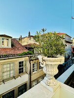 Quarto casal luxo | Vista para a rua