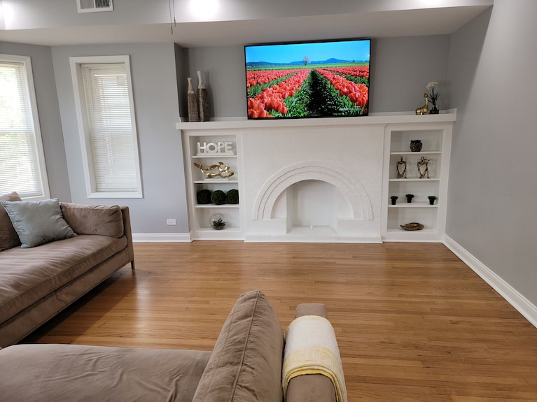 Marvelous 3-bedroom Apartment With Wifi, Ac 18 Minutes From Downtown Chicago - Fernwood - Chicago