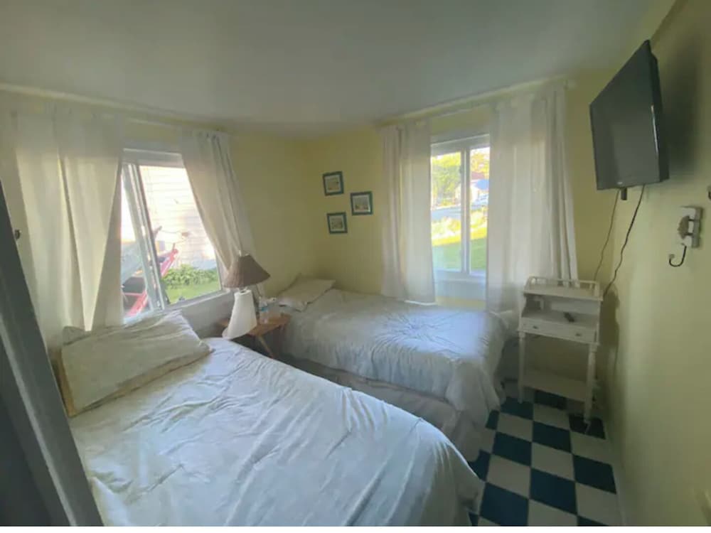 Charming 2-bedroom Lakefront Cottage On Gorgeous Shavehead Lake - Elkhart, IN