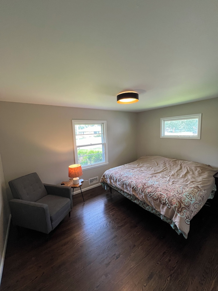 Renovated 3-bedroom House With Granite And Hardwood Located Near Moa And Msp - Bloomington, MN