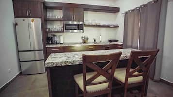 Suite Executiva | Sala de estar | Smart TV de 30 de polegadas com canais digitais, Netflix, Hulu
