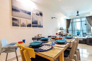 Apartamento, 3 quartos, Vista para a cidade | Restaurantes