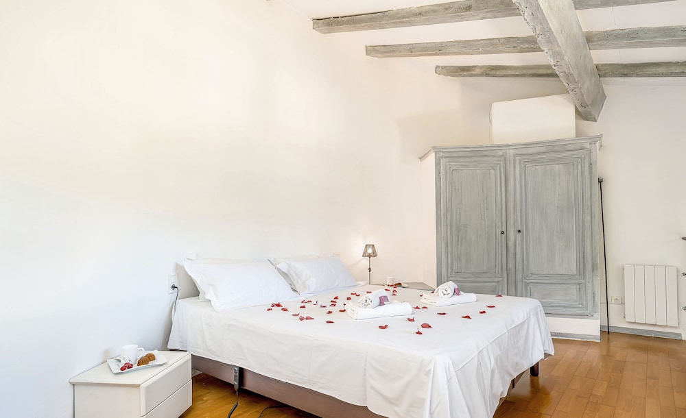 Le Pigeonnier | Domaine Tour Campanets - Venelles
