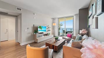 Condo superior, vista para o oceano | Área de estar | TV de tela plana, Netflix, Hulu, serviços de streaming