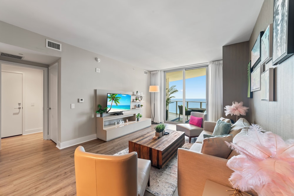 Lyfe Resort And Residence - Hallandale Beach, FL