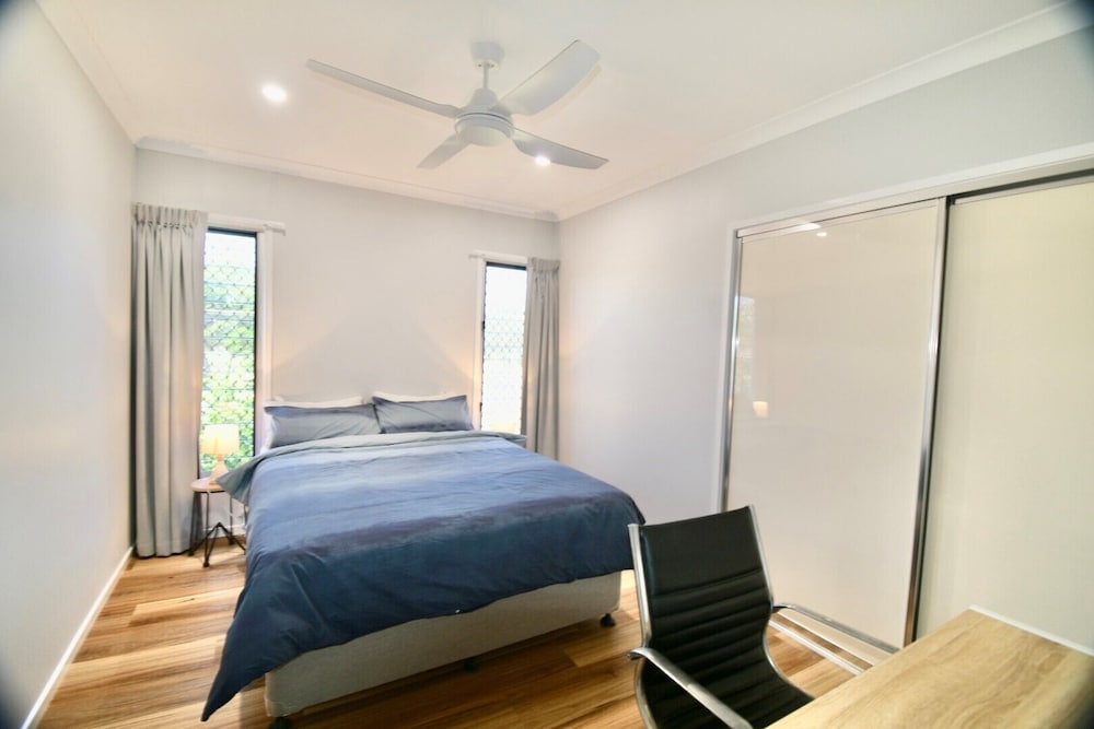 Luxurious Ocean Front Holiday Accommodation - Woodgate