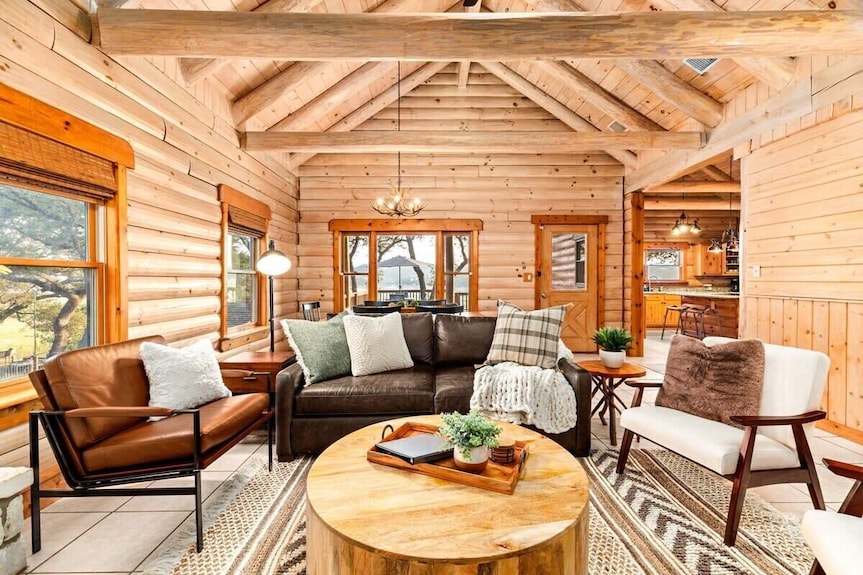 The Hillside Haven. Charming Hill Country Cabin With Panoramic Views - Medina Lake, TX