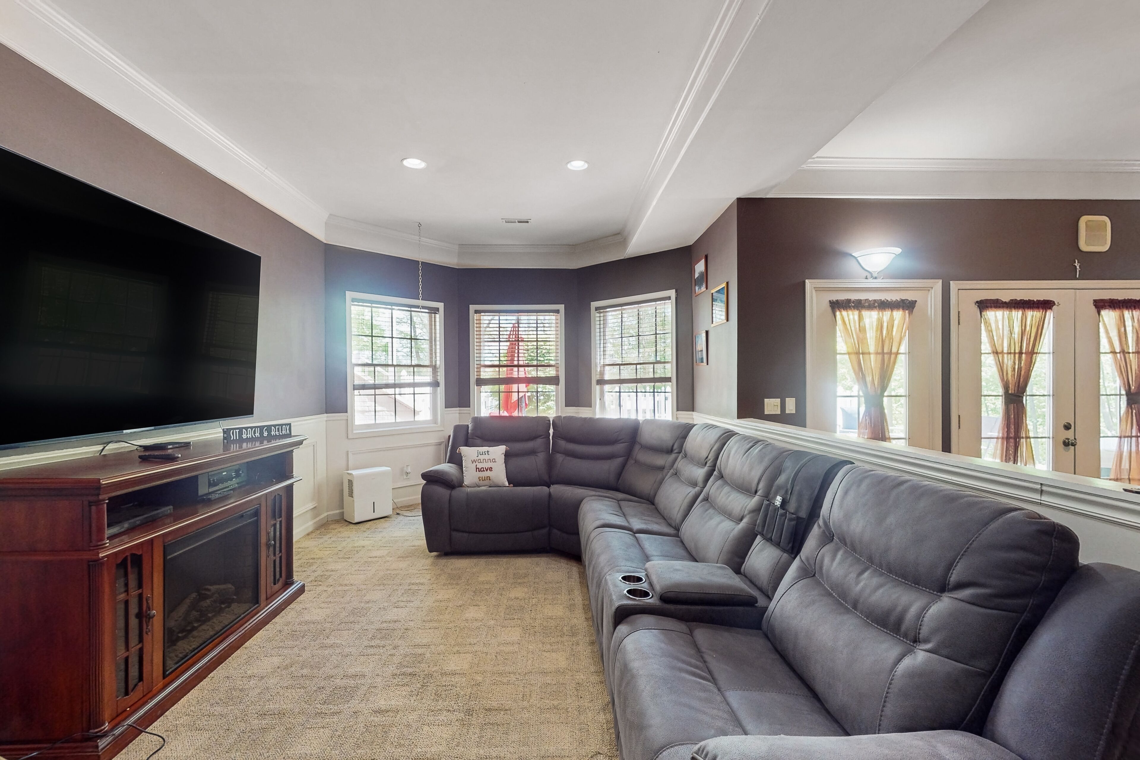 Lakefront With Pool, Hot Tub, Dock, Sups, Water Carpet, Billiards, Foosball, Gym - Lake Anna, VA