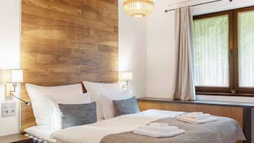 Suite Familiar, vista para a colina, junto ao jardim | Cofre com capacidade para portátil, secretária