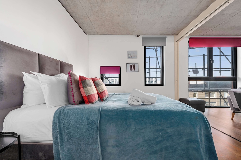 City Superhost Stunning Canal Side Flat - Manchester