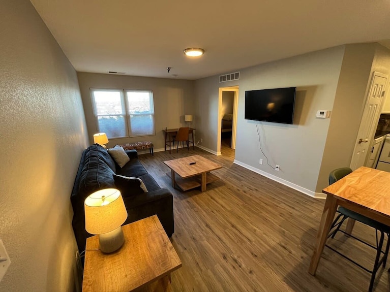 Spacious Apartment Near Aksarben Village & Casinos - Omaha, NE