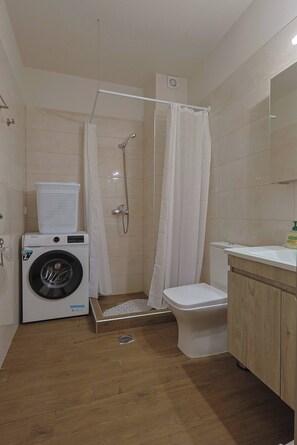 Apartamento, 1 quarto, sacada, vista para a cidade | Banheiro | Papel higiênico 