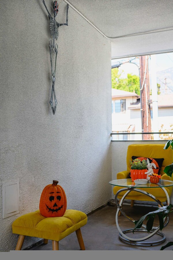 Charming Elegant Retreat In The San Gabriel Valley - Altadena, CA