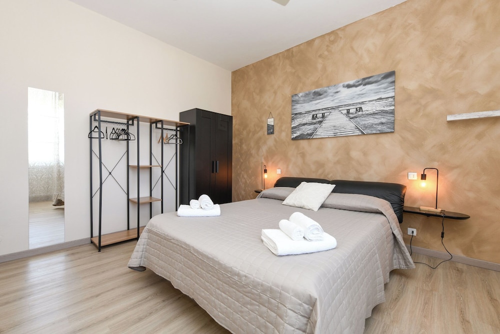 Exclusive Lakefront Apt 200 sqm With Park, Pool and Private Jetty ...